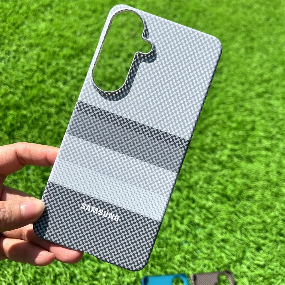 Серый чехол для Samsung Galaxy S24 из углеродного волокна