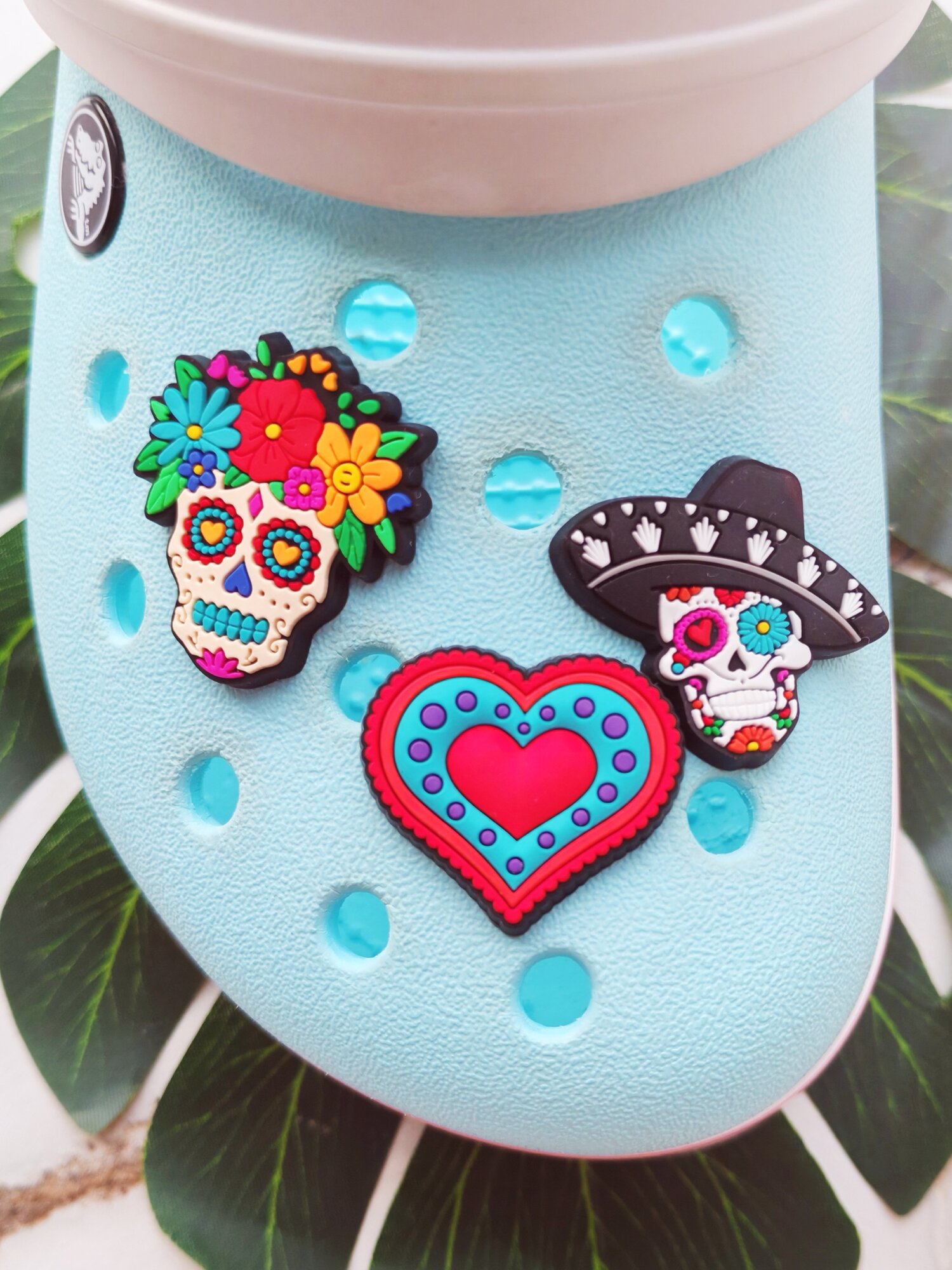 Джибитсы черепа мексиканские для Crocs яркие скелеты кости