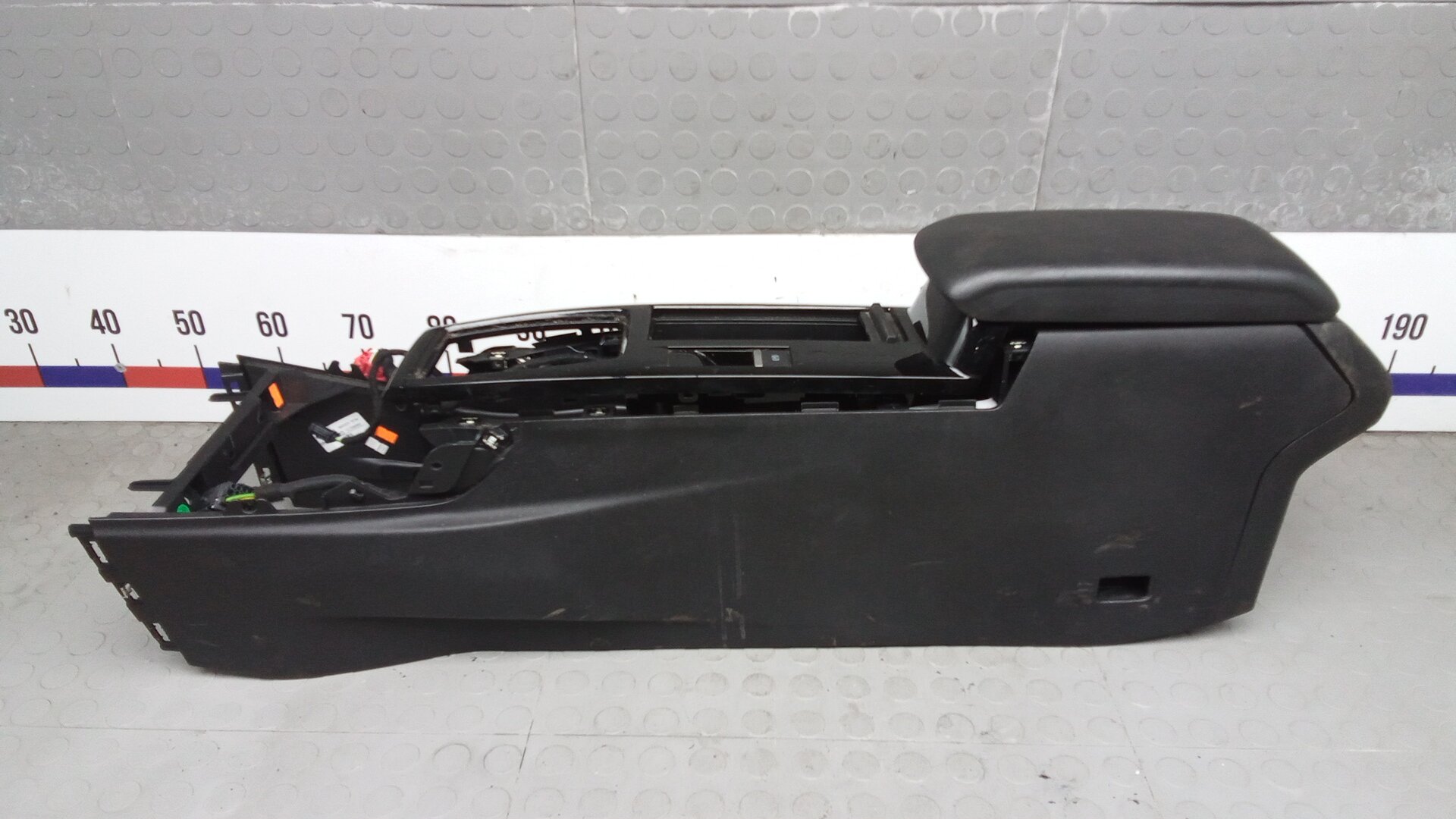 Подлокотник центральный CITROEN C4 3