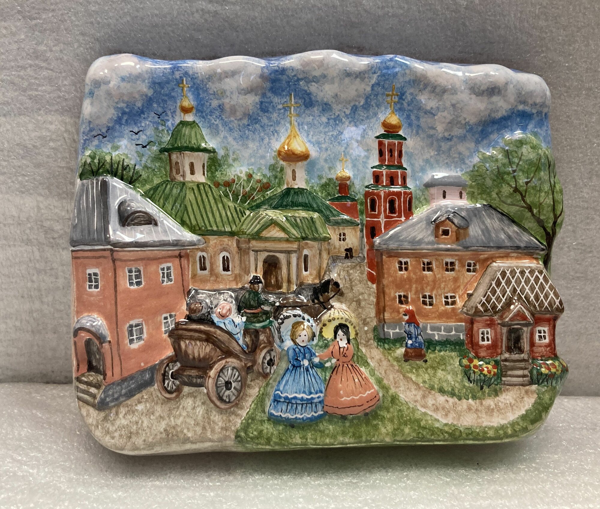 АРТ-Салон на Октябрьской плакетка провинциальная "Прогулка", 10х13х2 см; мастерская майолики Павловой и Шепелева;