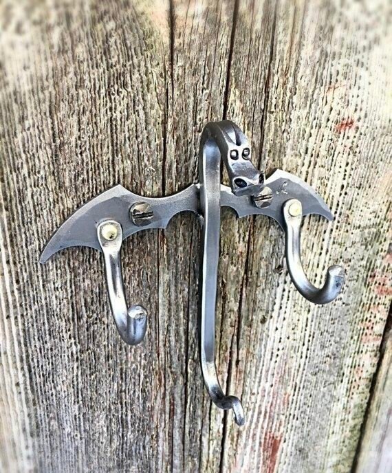 Настенный крючок кованый без покраски дракончик