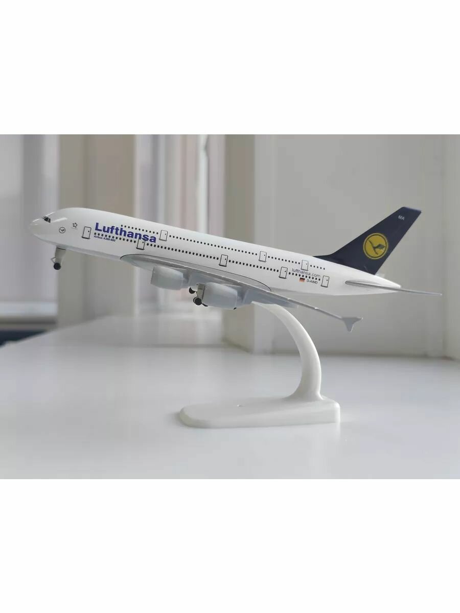 Игрушечная модель самолета Lufthansa — фото 1
