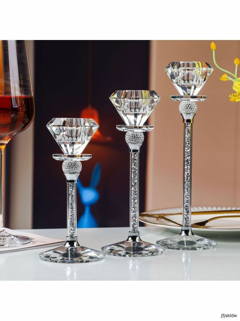 Подсвечник из хрусталя (7 * 7 * 18)1 шт