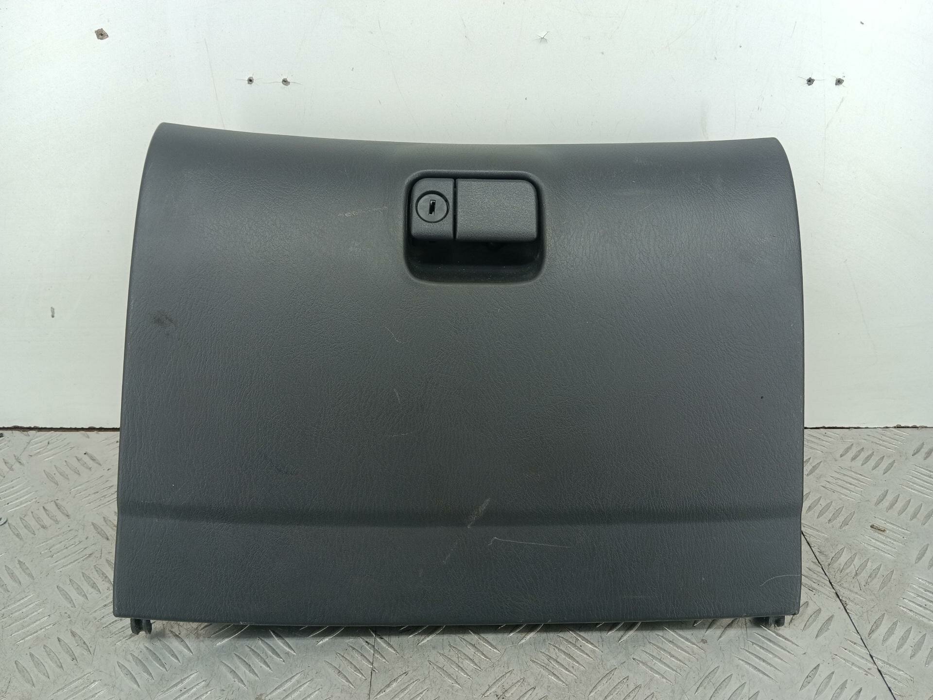 Бардачок Mazda MPV 2 (1999 - 2003)