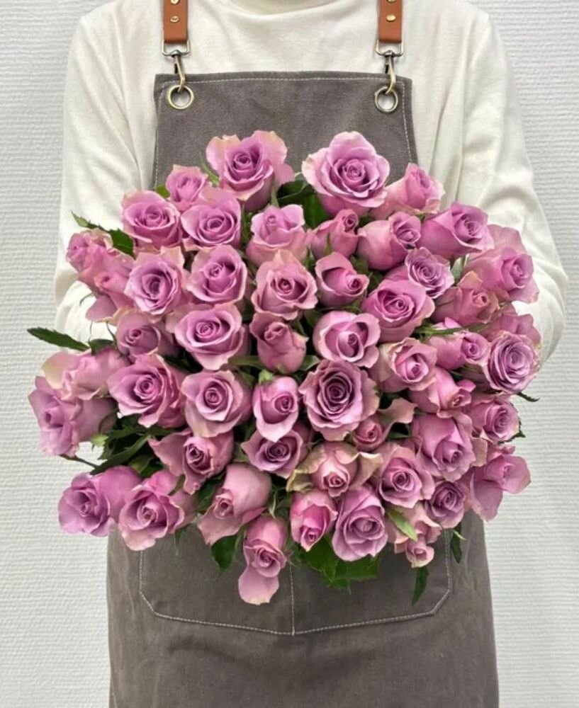 Букет из 51 сиреневой розы