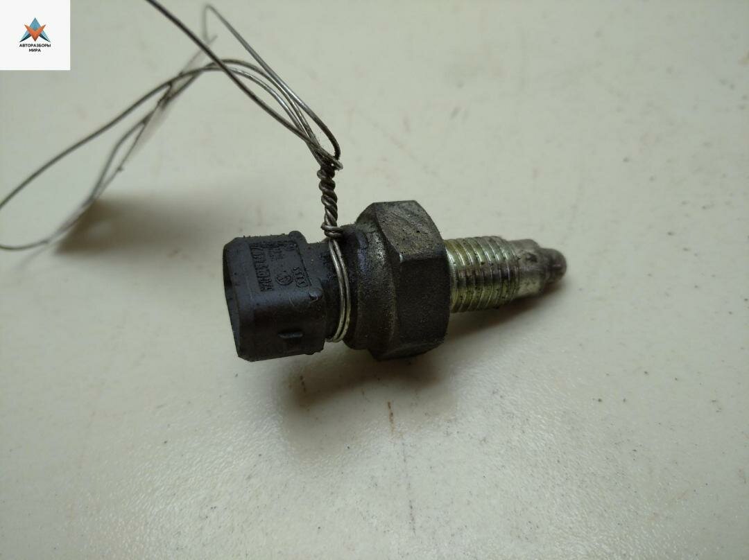 Датчик включения заднего хода (лягушка) Volkswagen Transporter T4 1991