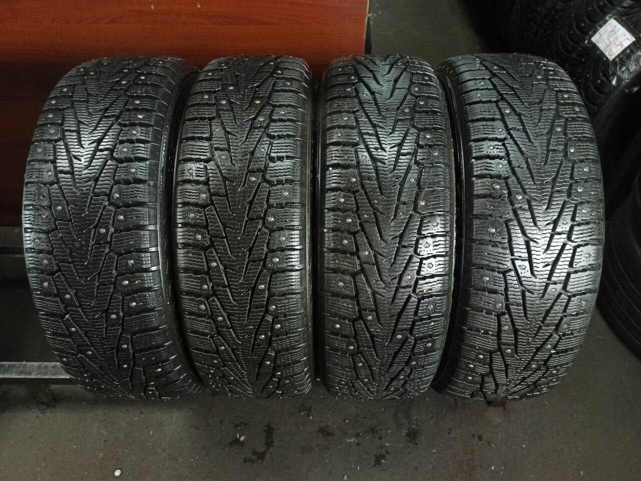 Комплект (4 шт) зимних БУ шин шипованные Nokian Hakkapeliitta 7 SUV 225/60 R17 10.0% износ PT0008553 TSB045054
