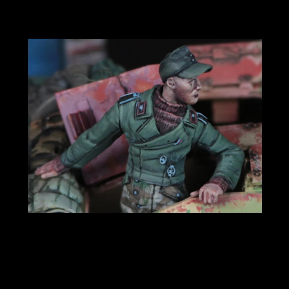 Фигурка солдата-танкиста ZKBOZK 1/35, резиновая модель