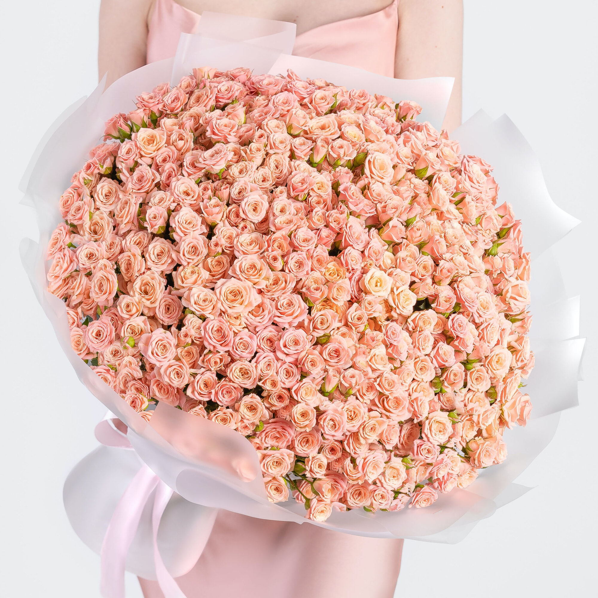 Букет Мегацвет24 "Кустовая роза", 101 цветок, розовый, дизайнерская упаковка