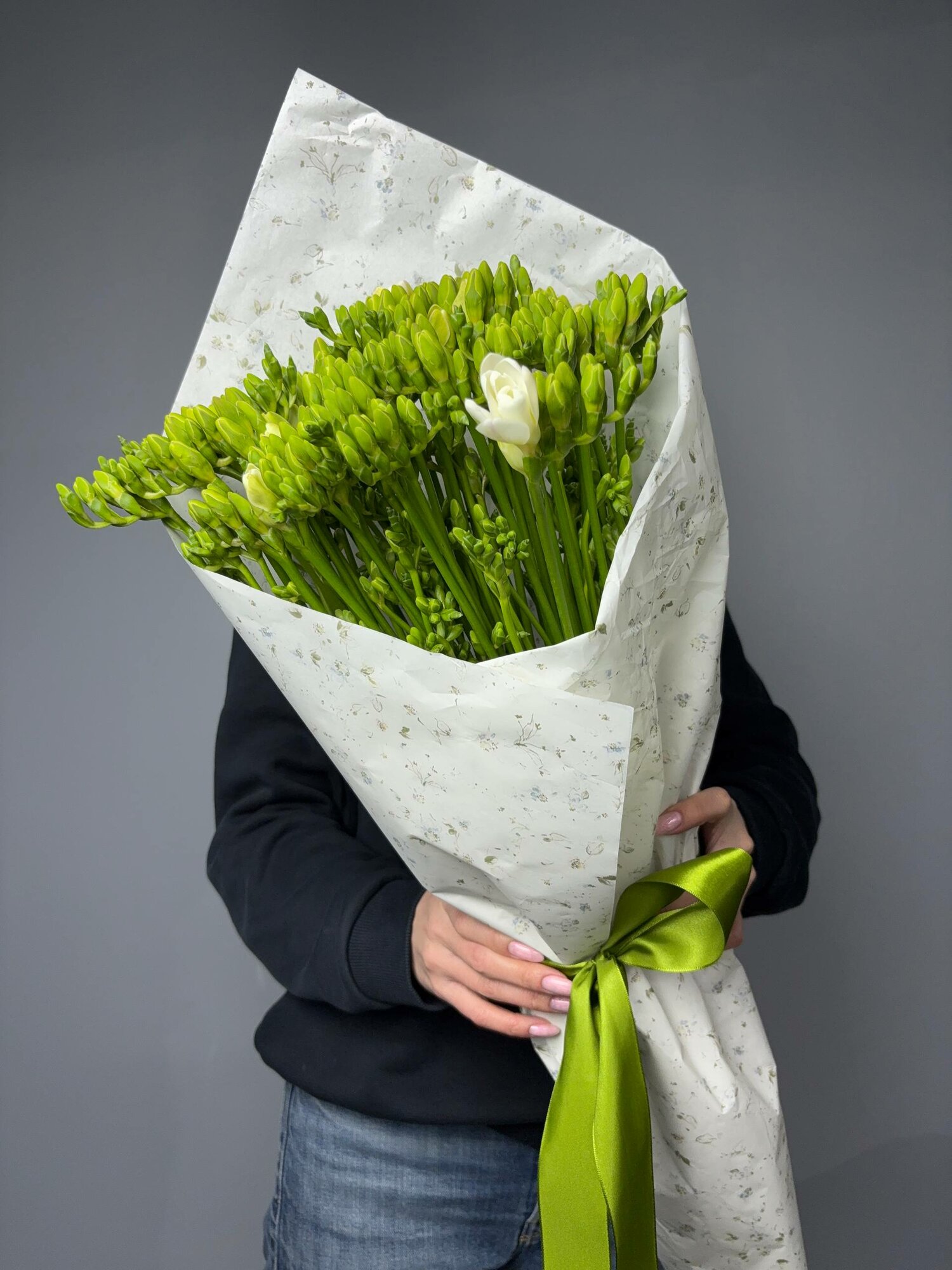 50 фрезий: аромат весны – FRESH FLORA купить свежие цветы с доставкой