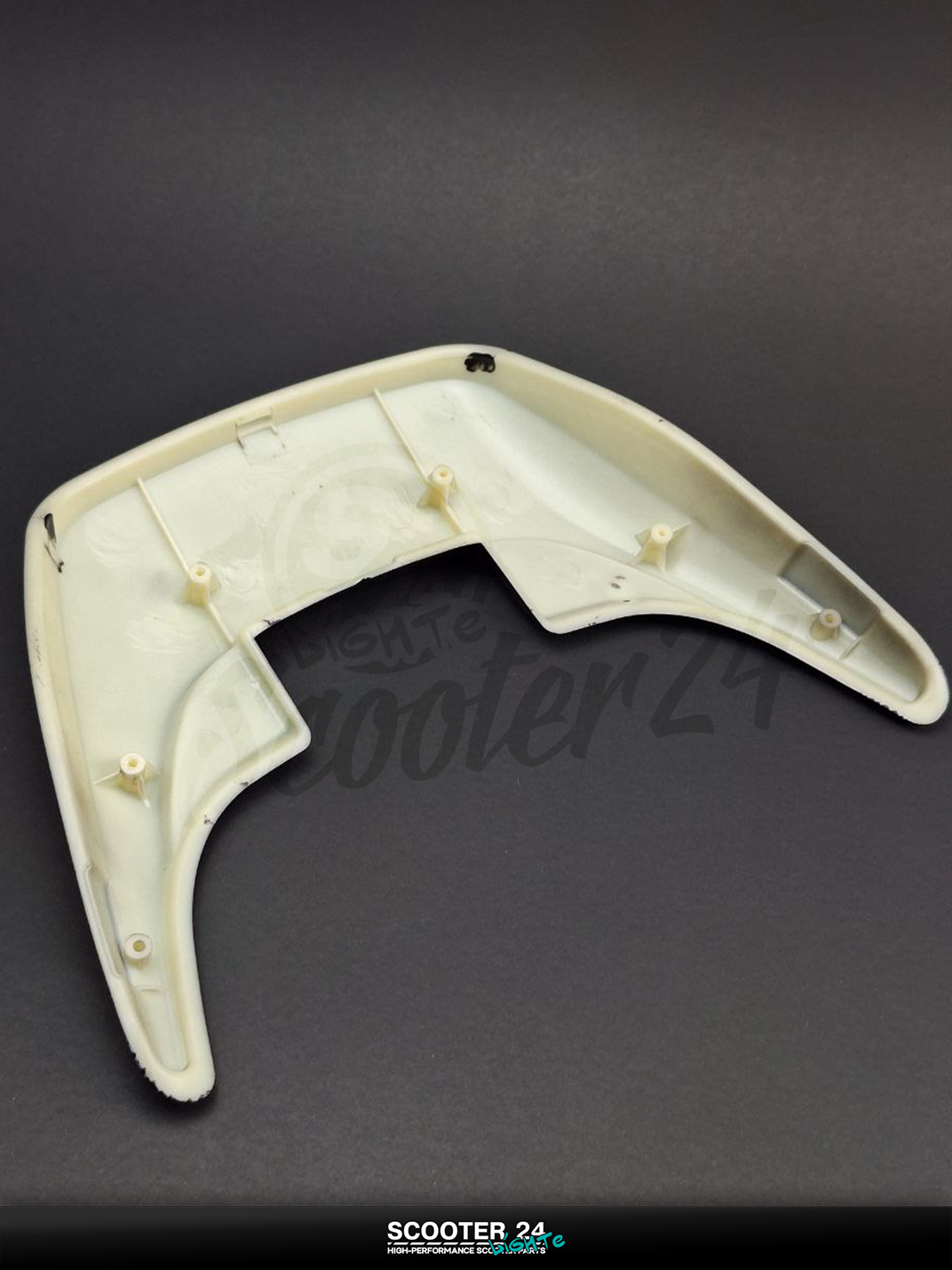 Пластик на скутер Honda Dio AF-28/толстый вал/Хонда Дио АФ спойлер голый