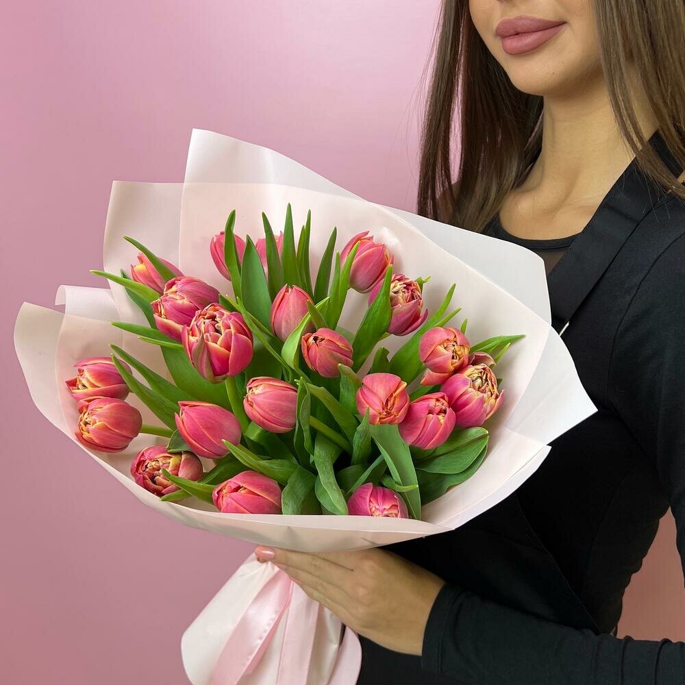 Букет Весна из 25 тюльпанов Коламбус на 8 марта, весенний и яркий, 45 см. высотой