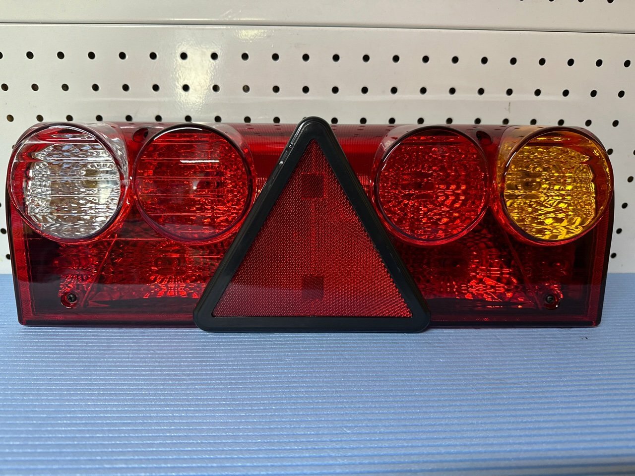 Фонарь прицепа задний правый LED SCHMITZ Cargobull (Шмиц)