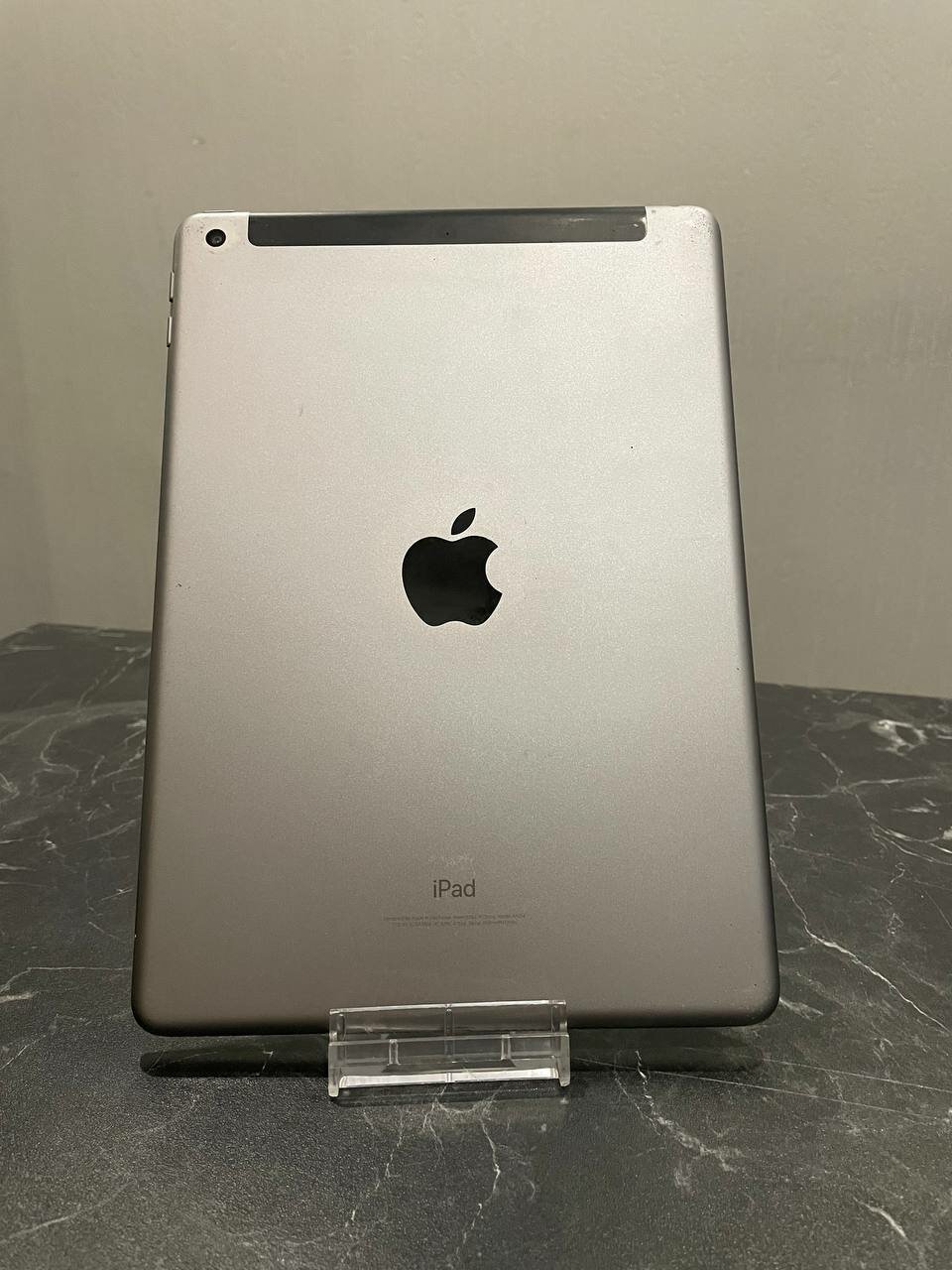 9.7" Планшет Apple iPad 6 2018, Wi-Fi + Cellular, 2 ГБ/32 ГБ, серебристый