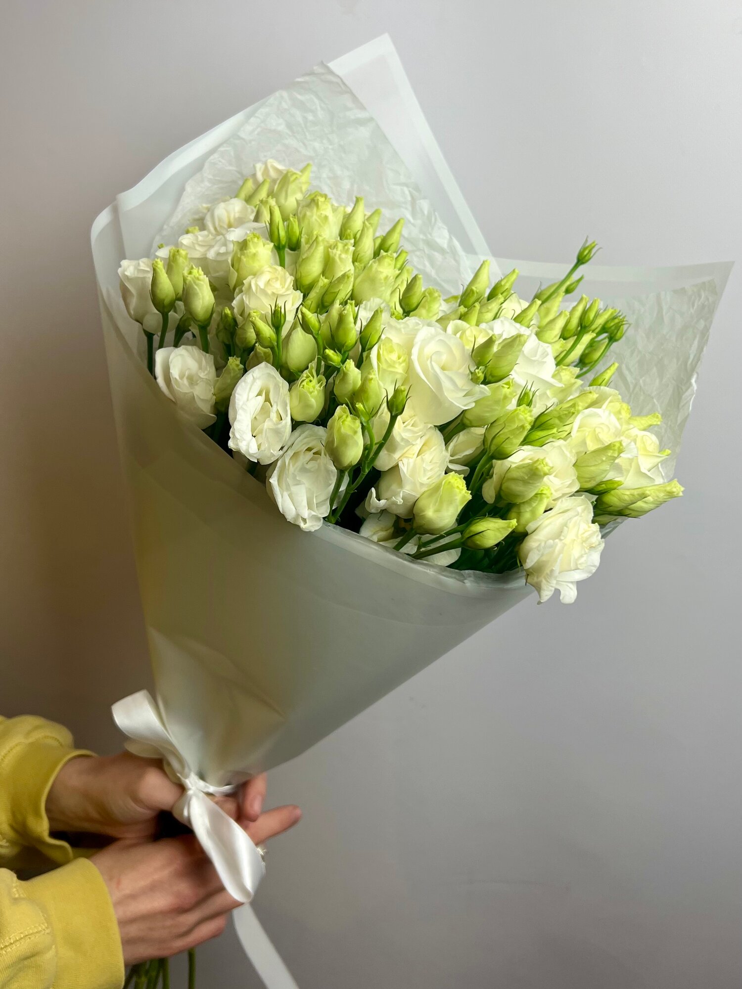 Свежий и весенний монобукет из 9 нежных эквадорских эустом