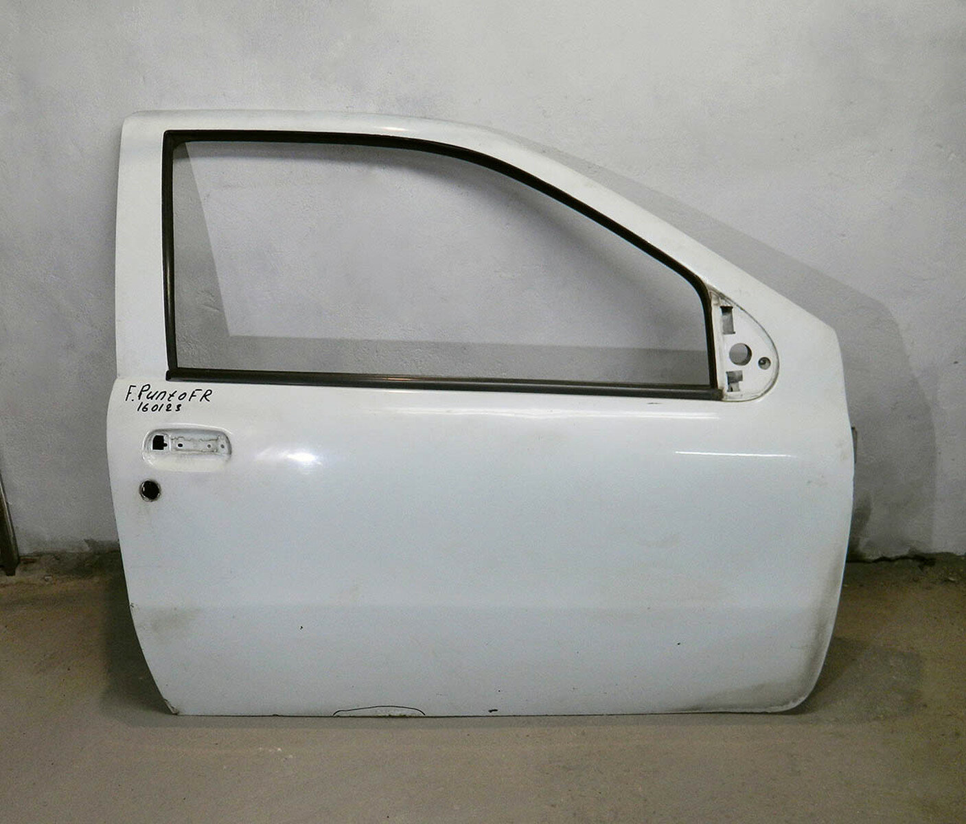 Дверь правая Fiat Punto 176, 3 х дверка