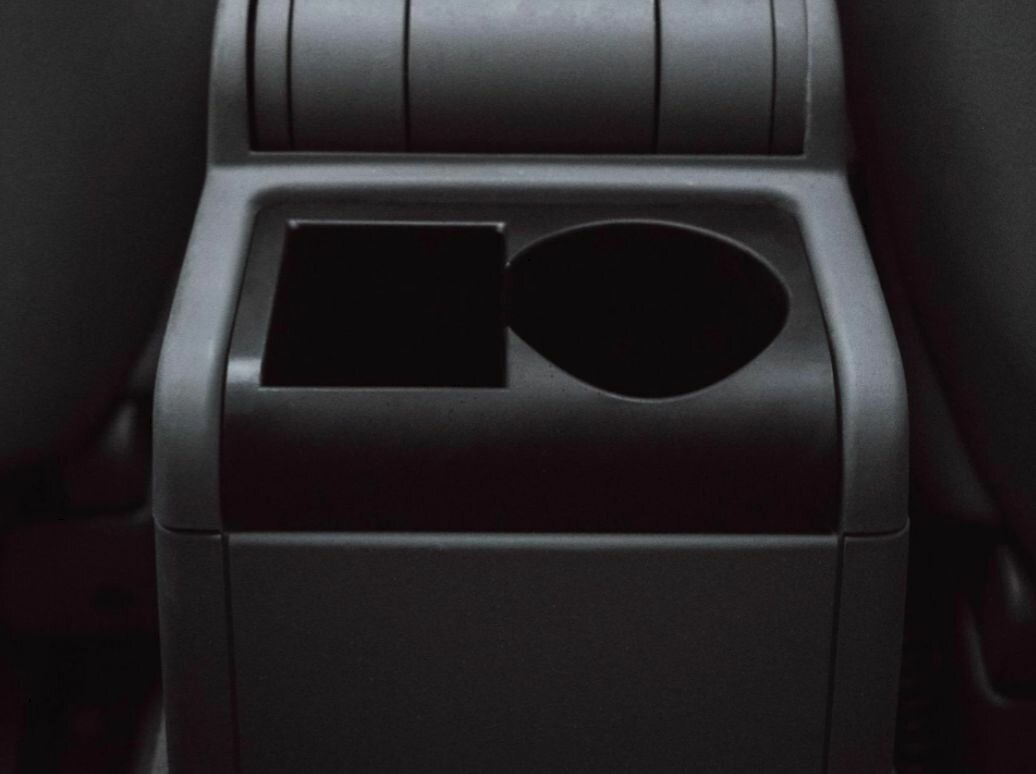 Задний подстаканник BMW E46 (3д-печать, цвет: черный, материал: ABS)