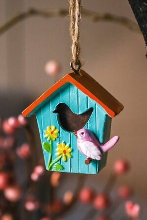 Подвесное пасхальное украшение домик розовой птички, полистоун, 5 см, Breitner 59-0827-1