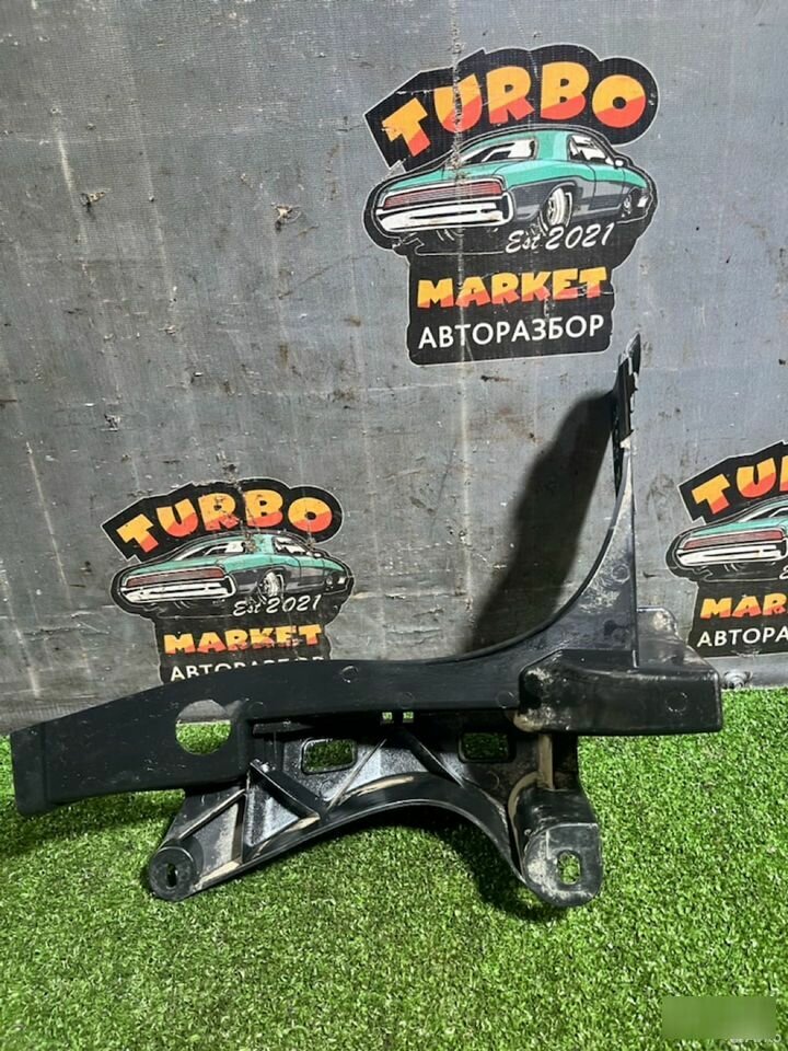 Кронштейн бампера правый Peugeot 3008 2009-2013 96