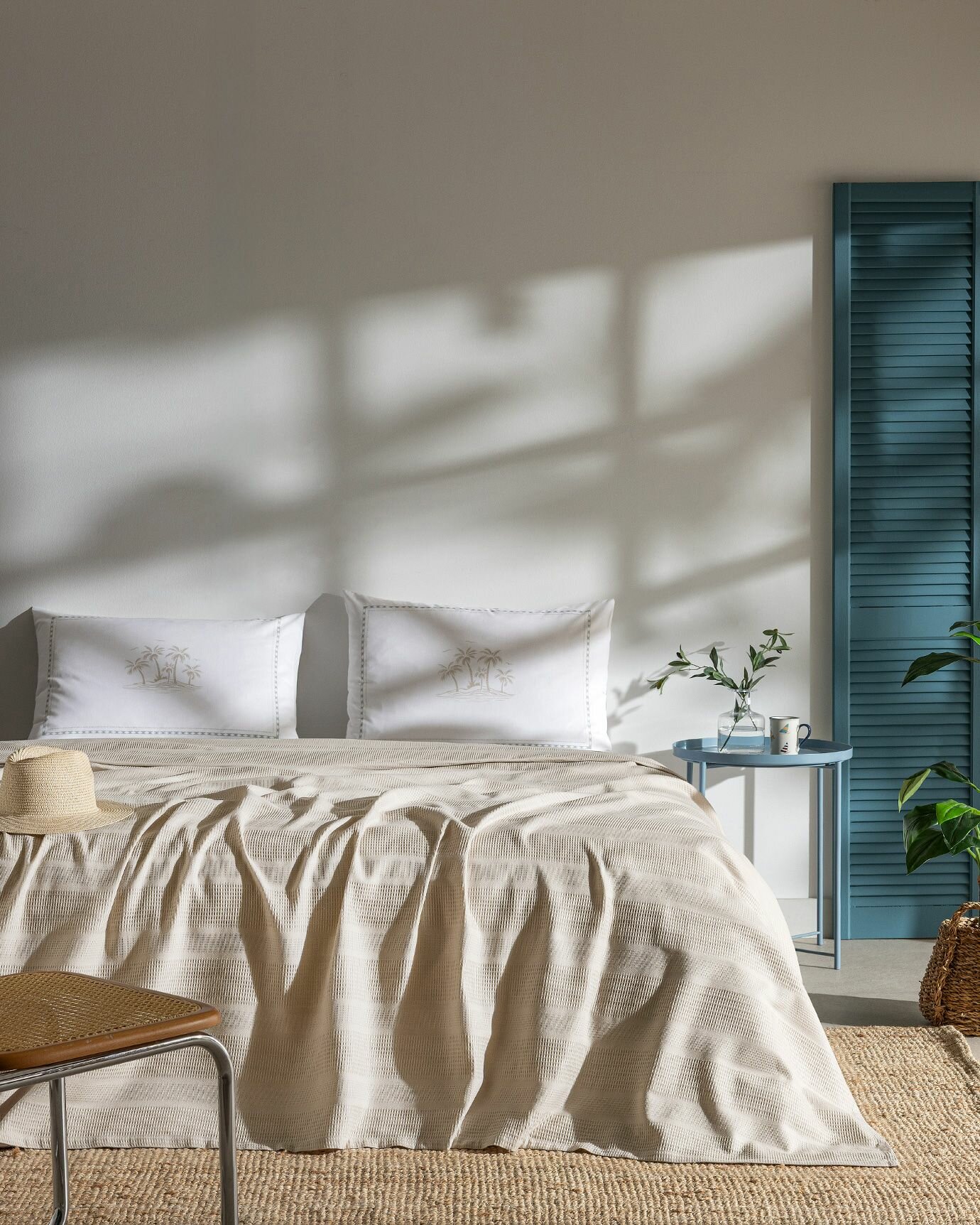 Постельное белье 2 спальное с покрывалом, евро. Покрывало 200х220 + 2 наволочки 50х70 + простынь 240х260. Цвет: Бежевый