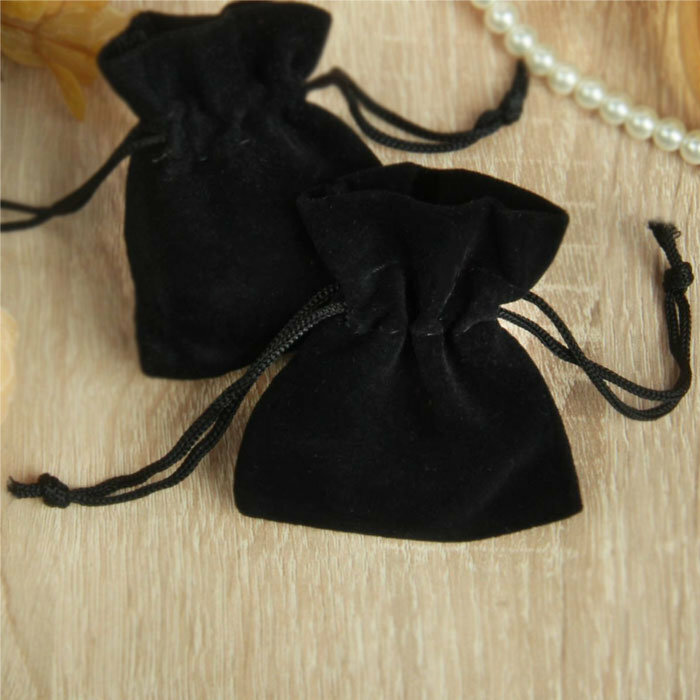 Бархатный подарочный мешочек черного цвета (7 х 5 см)