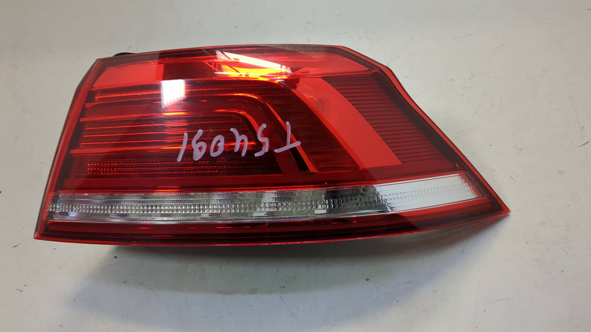 Фонарь (задний) правый Volkswagen Passat 8 Б/У