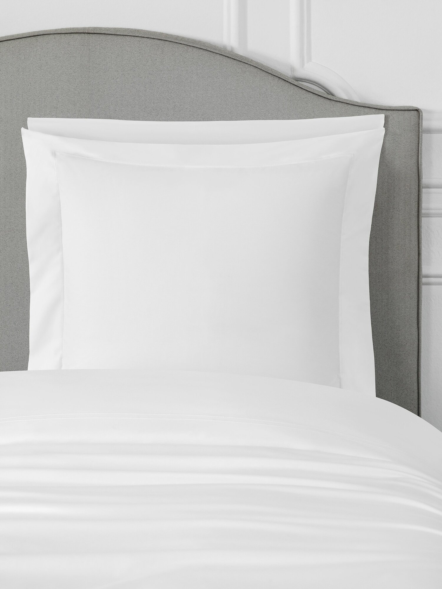 Наволочка Togas "Рапсодия", хлопок-сатин, 70х70 см, белая, с вышивкой