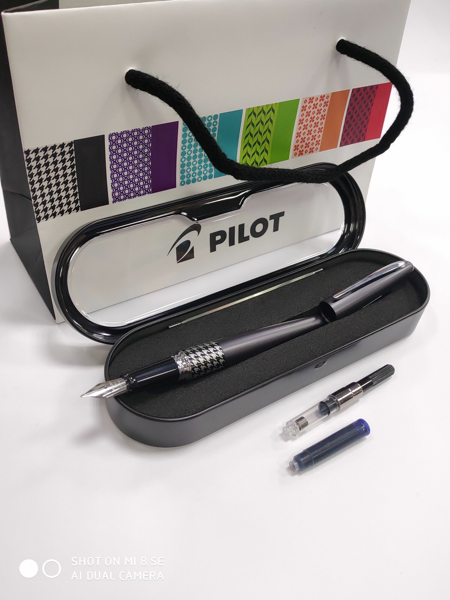 Ручка перьевая M "Pilot" В подарочной упаковке с поршнем "MR3" серая.