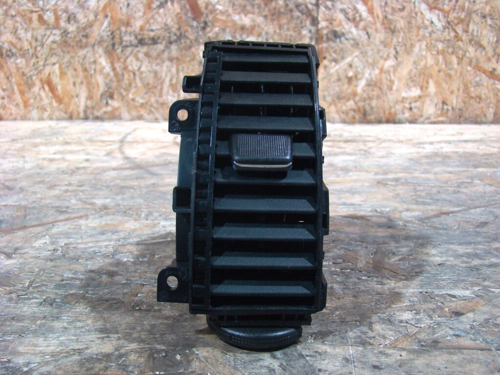 Note E11 Дефлектор воздушный центральный правый 687509U00A