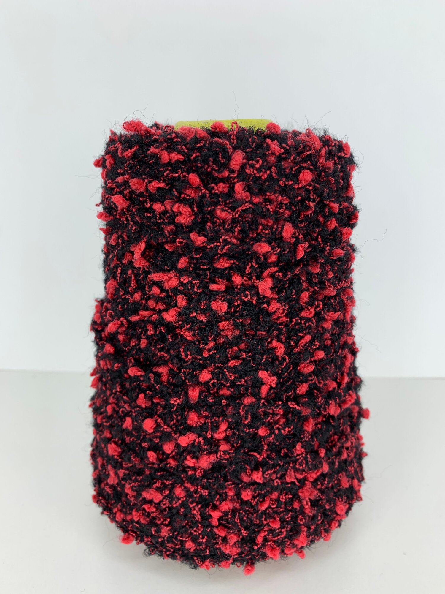 Vimar 1991 s.a.s. CARISIO (VC) ITALY; 83% меринос, 13 п/а, 4 п/л; букле; 70м/100гр; col. NERO/FRAGOLIA клубника черно-малиново-красный; вес 250гр, italyyarn