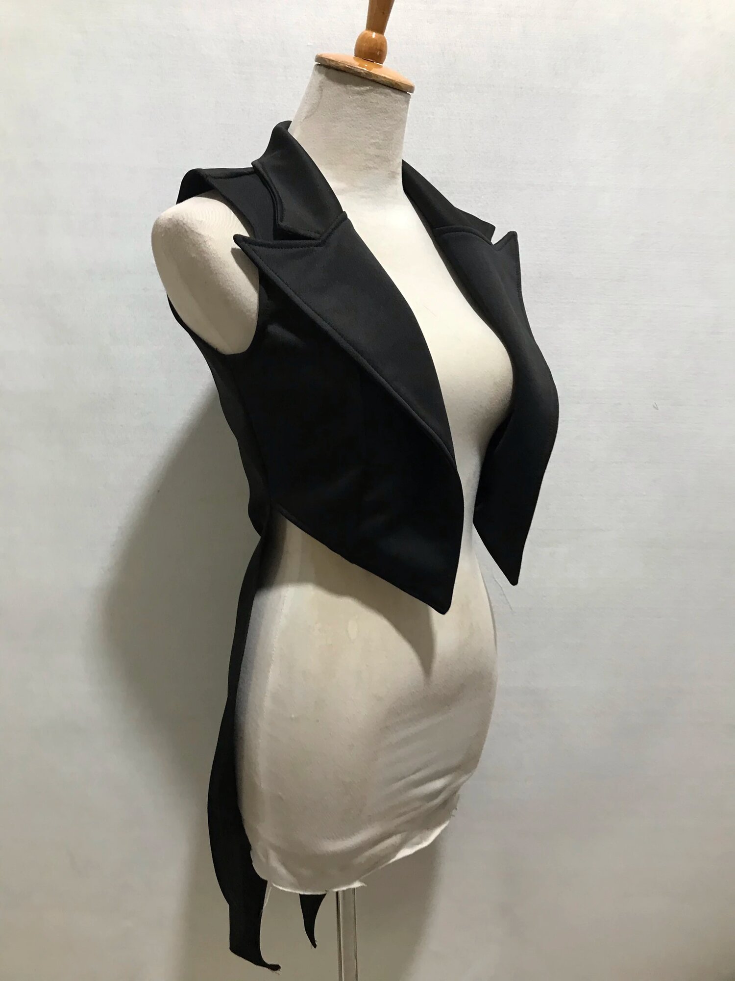 LOBUDEK Фрак женский белый черный для танцев S, Black Sleeveless