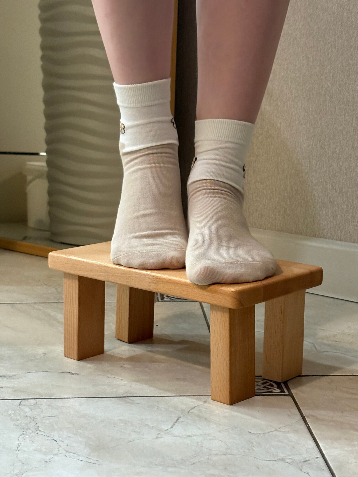 Мини-табурет "Эко-мебель", деревянный, для всех случаев жизни, максимальная нагрузка 100 кг.