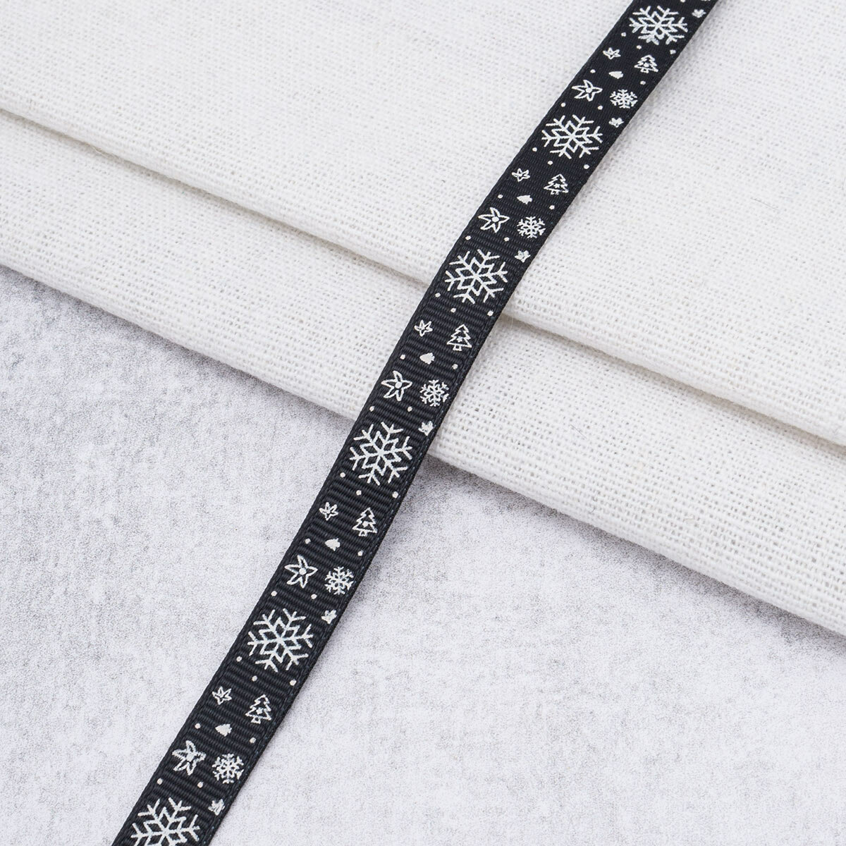 Лента декоративная для упаковки подарков, репсовая, с рисунком 'Снежинки', 1 см х 45,72 м, цвет черный