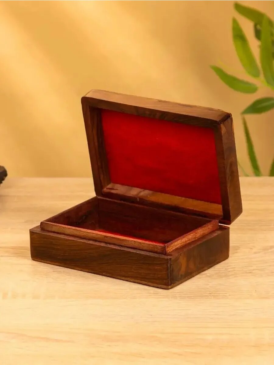 Резная шкатулка 'Ом' из дерева шишам