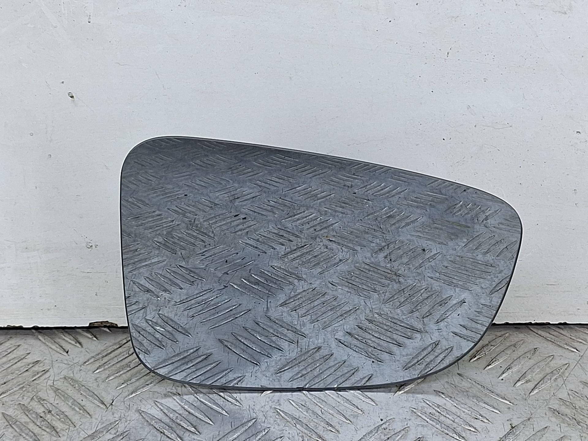 Стекло зеркала наружного правого Mazda 6 3 2-й рест. 2020