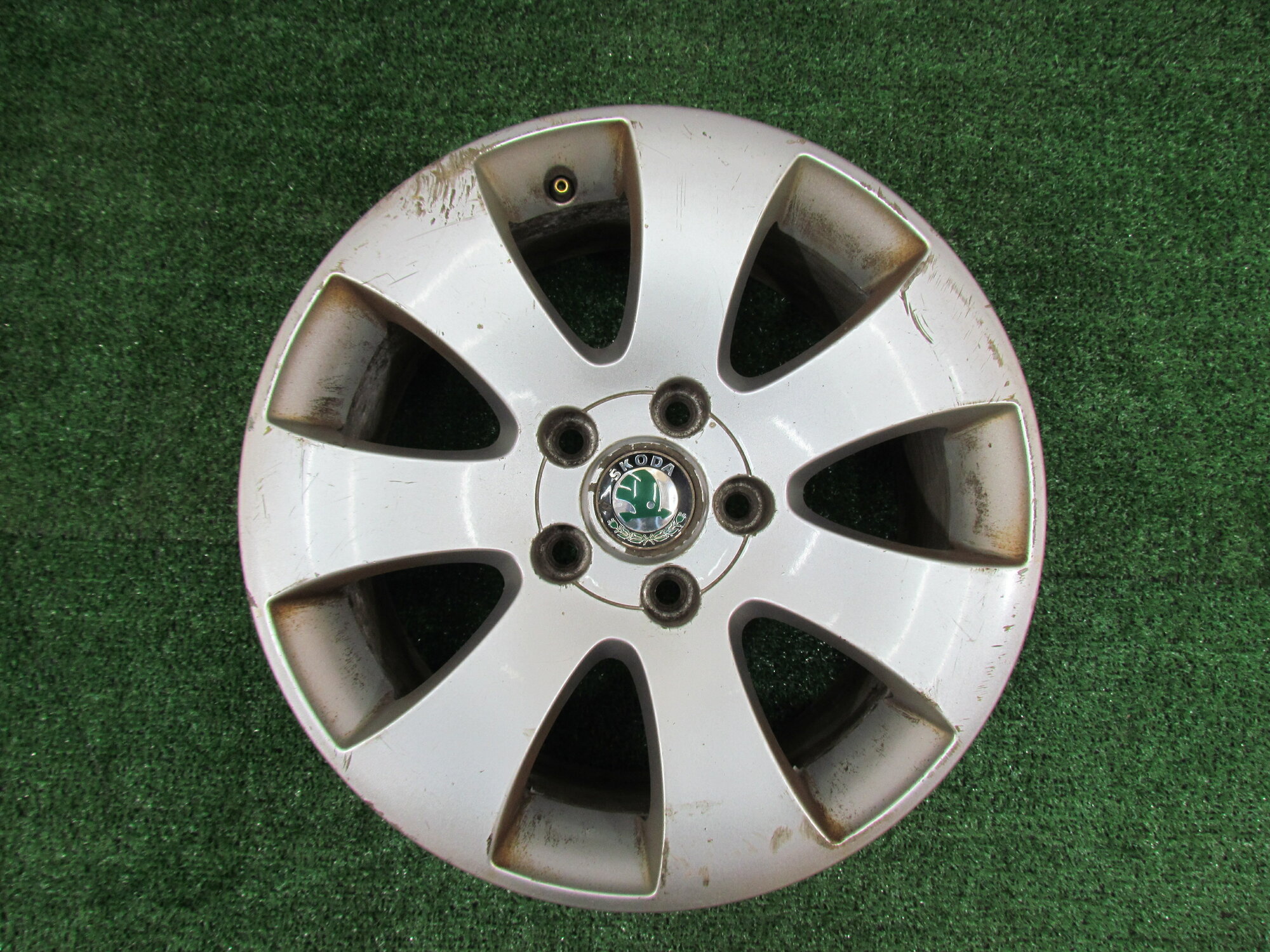 Колесный диск Skoda R16 7.5J ET45 5*112 DIA57.1 (оригинал) 0028156