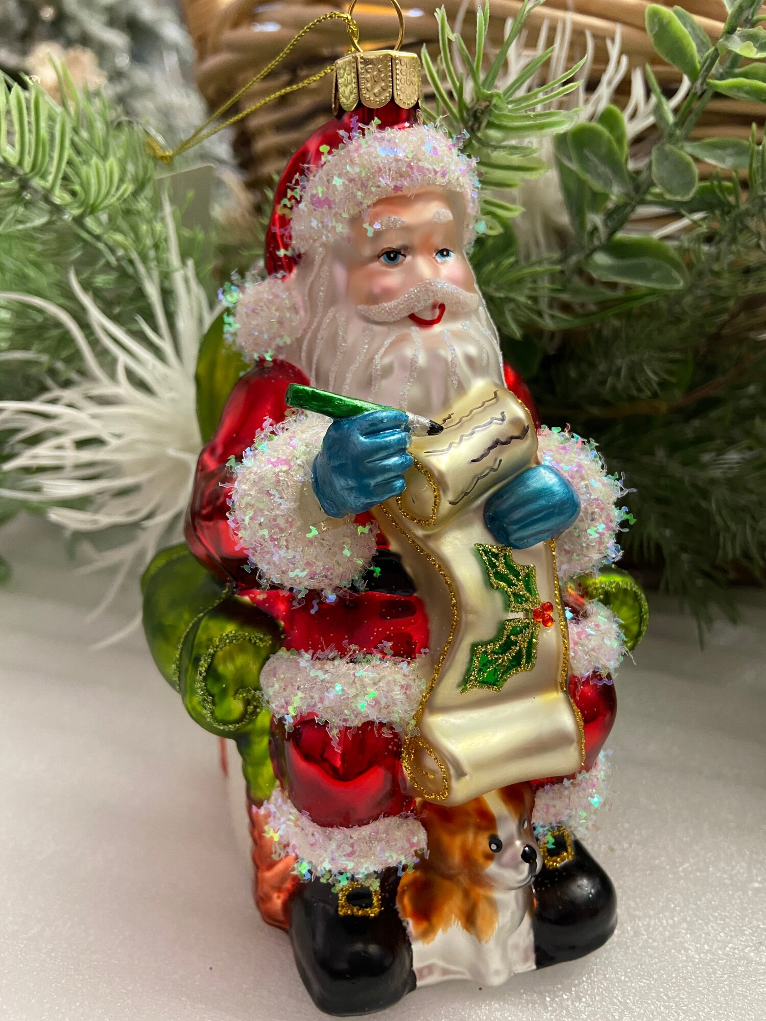 Елочная игрушка Holiday Classics "Дед Мороз со списком подарков», ручная роспись, стекло Без подарочной упаковки