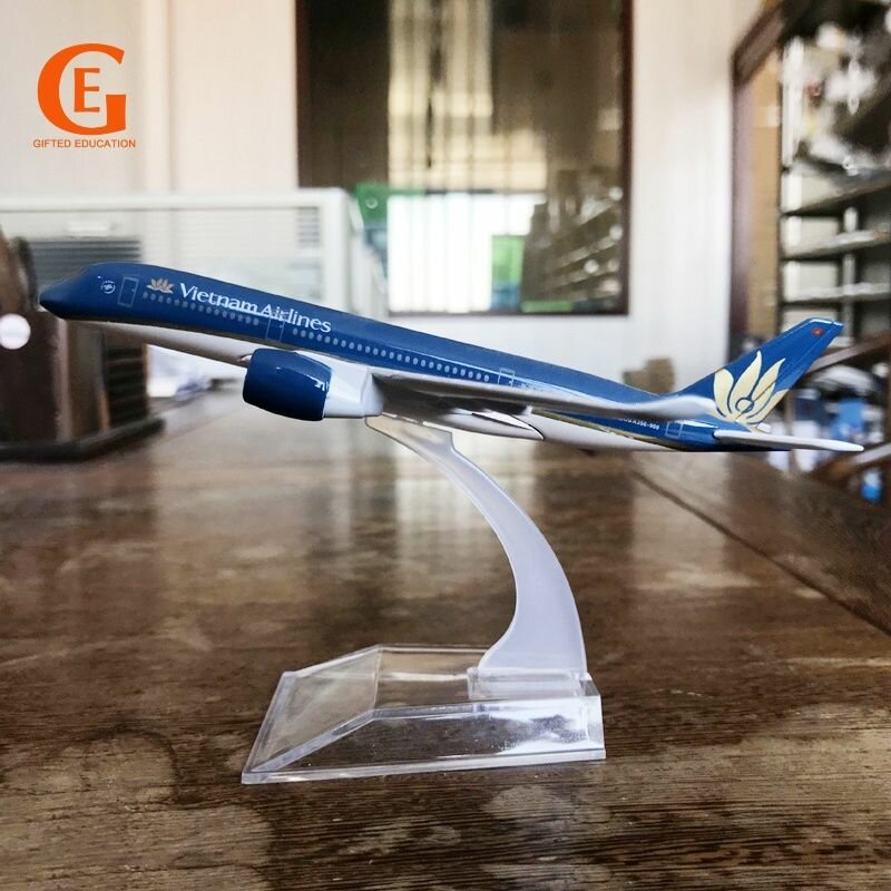 Металлическая модель Vietnam Airlines Airbus A350 1/400 — миниатюра на пластиковой подставке для настольного декора