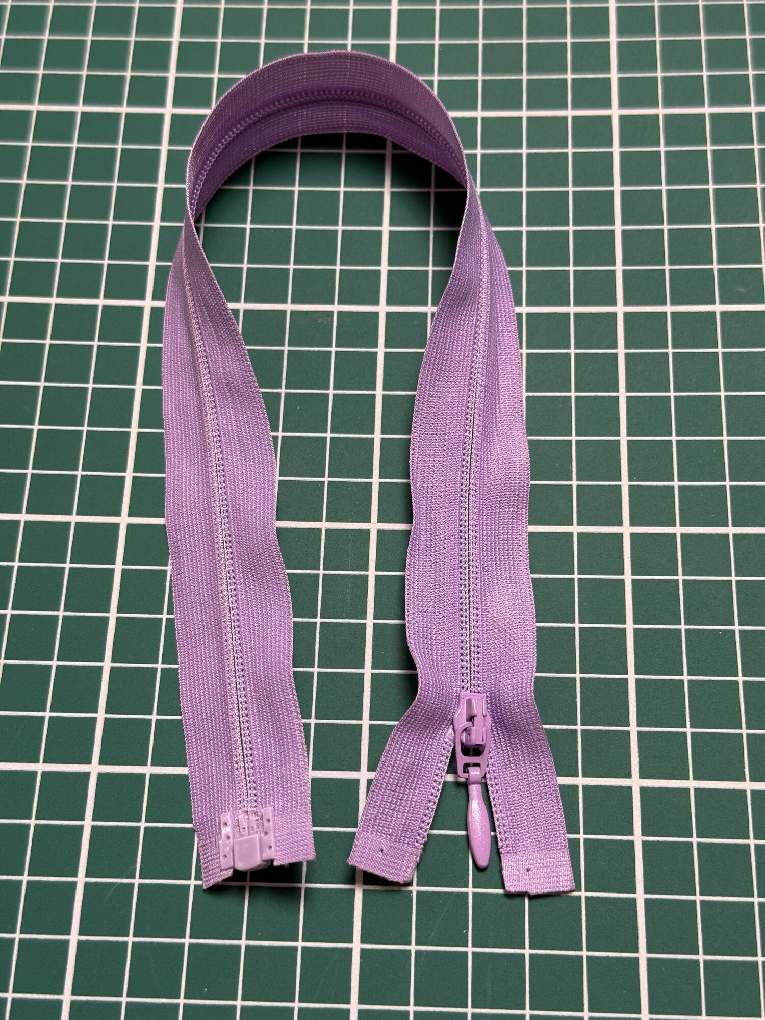 Молния Потайная , замок автомат, цвет светло-фиолетовый, 35 см, цена за 1 штуку.