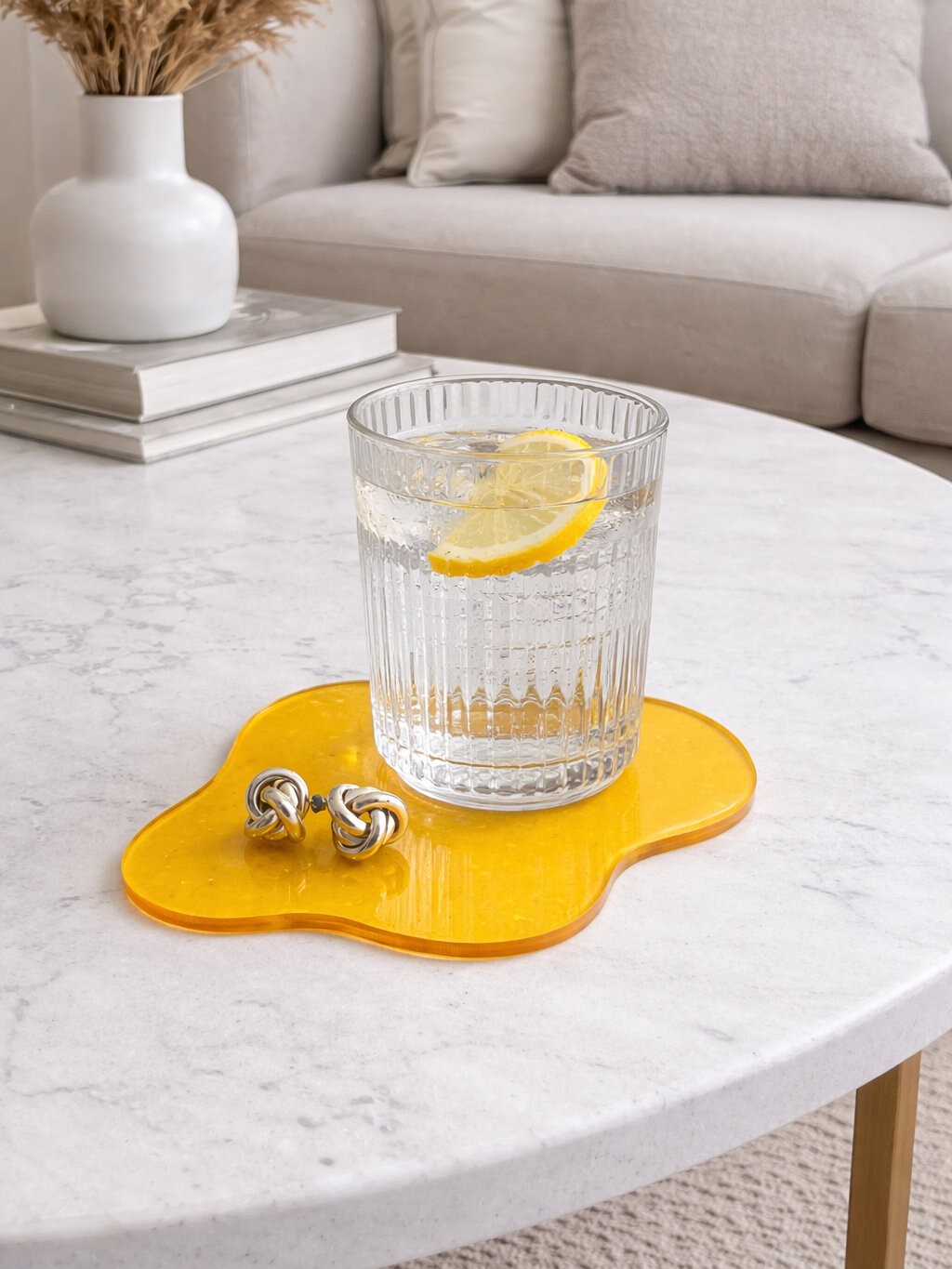 Акриловая подставка WATER, для украшений, свечей, диффузоров, желтая из оргстекла