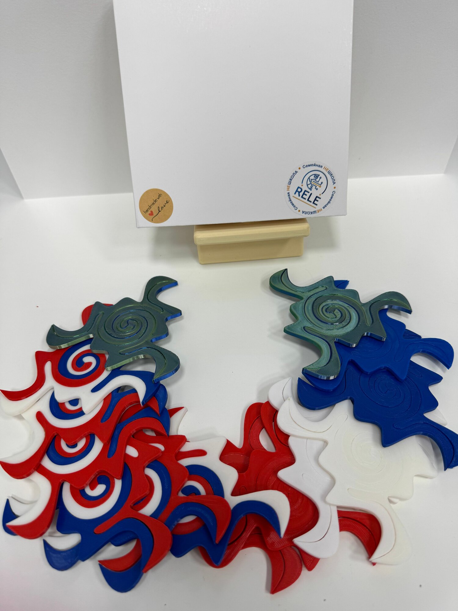 Ажурная 3D-мозаика: Создайте свой шедевр из переплетения линий!