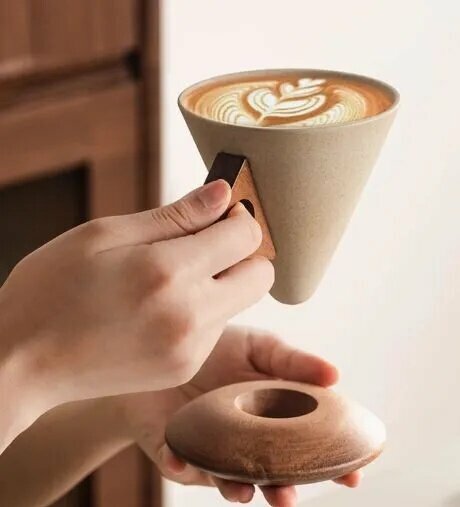 Кружка "Винтаж", коническая форма, бежевая, с деревянной ручкой, 250мл в подарочном боксе