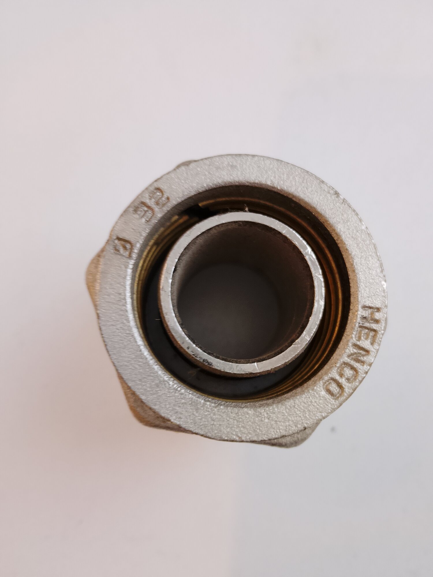 Муфта обжимная - цанга диам.32, HENCO, на "1" внутренняя , хром, для металлопластиковых труб .