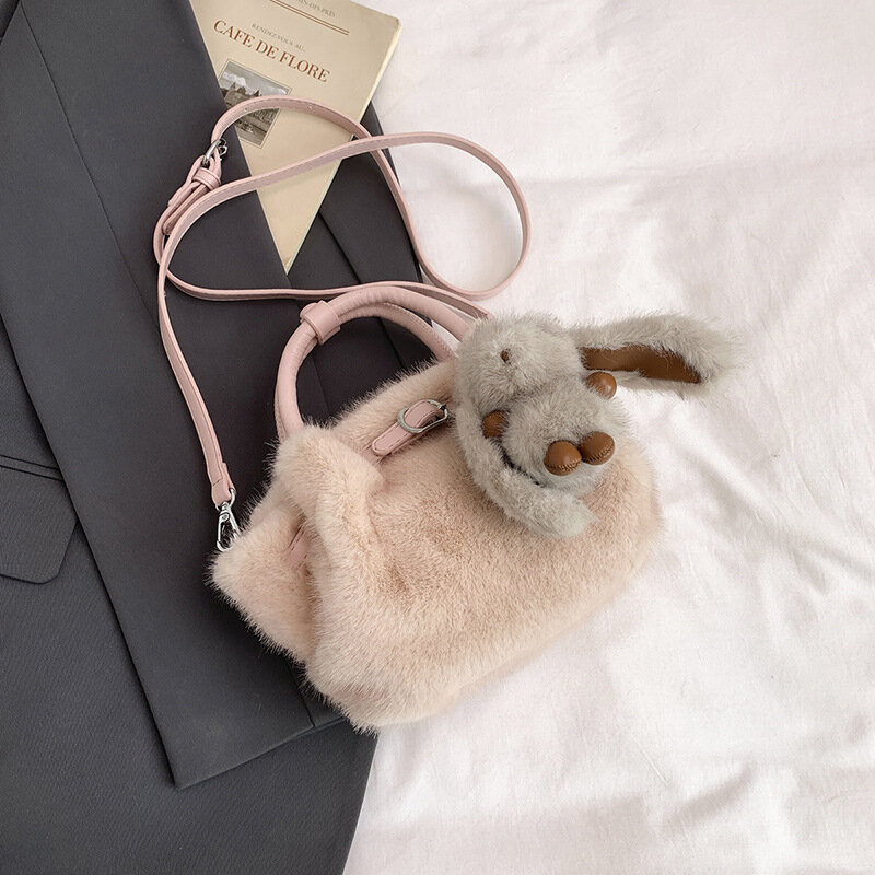Меховая сумка для женщин 2025 года, новая осенне-зимняя модная универсальная сумка через плечо, сумка из овечьей шерсти, маленькая сумка-тоут