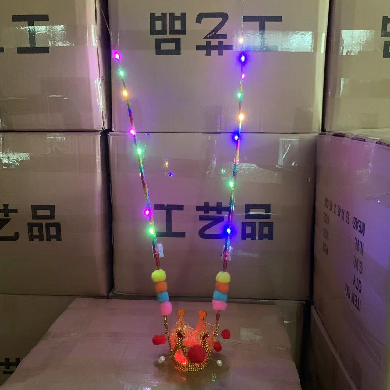 Корона с цветными полосами и LED для детей - головная повязка для костюмированных мероприятий