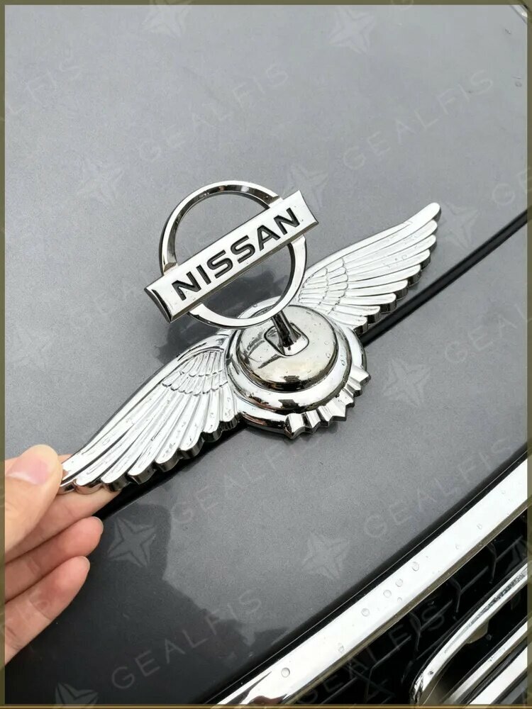 Эмблема на капот Ниссан / Прицел на капот Nissan