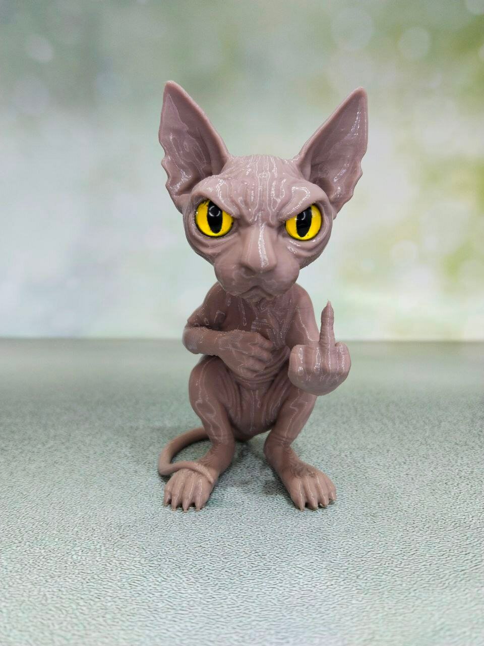 Кот Хулиган Сфинкс с пальцем,3D печать, высота 100мм, с живыми глазами