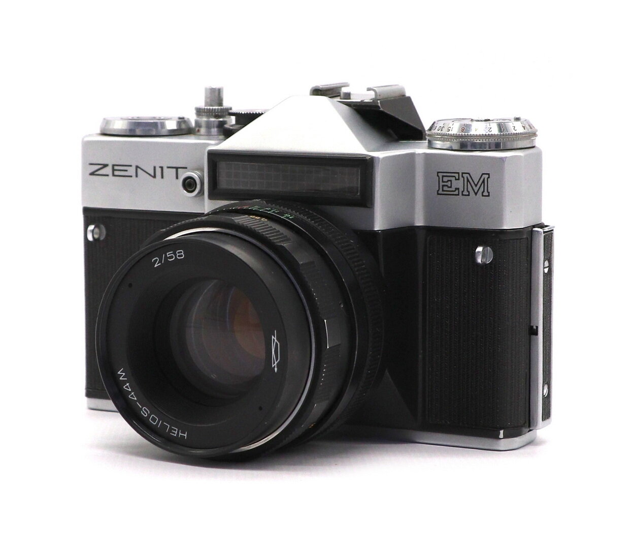 Зеркальный фотоаппарат Зенит ЕМ kit silver (СССР, 1976)