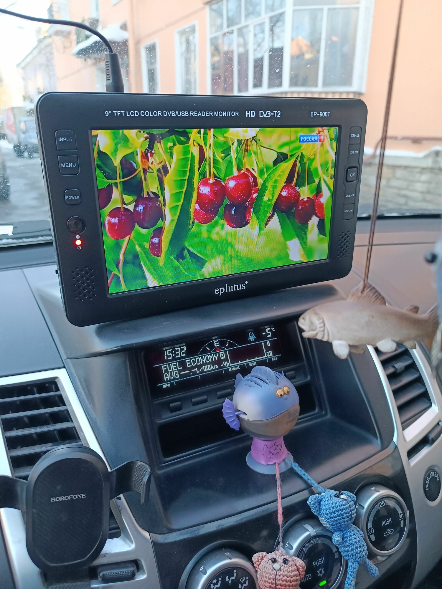 Автомобильный телевизор 9" (22,8 см) EP-900T DVB T2/C с аккумулятором