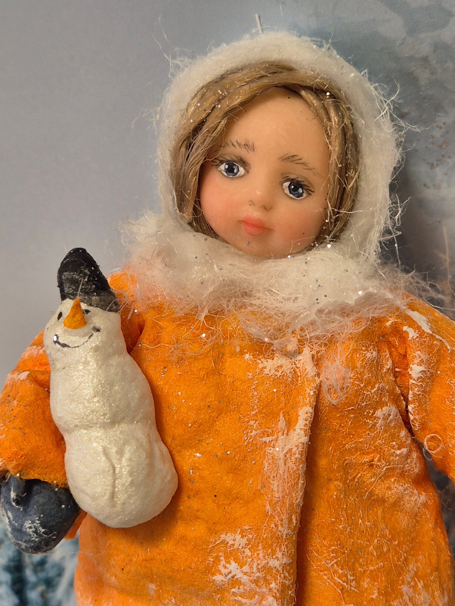 Ватная ёлочная игрушка Affavatta "Девочка и снеговик", ручная роспись, высота 12 см